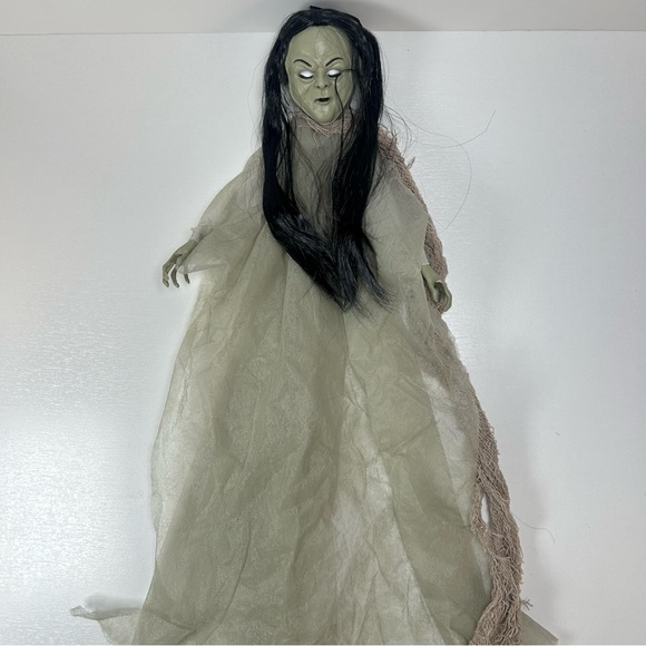 Spirit | Holiday | Hanging Creepy Possessed Girl Lighted Eyes Creepy ...